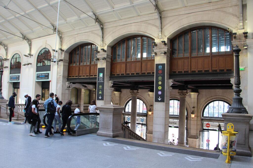 La gare de Paris Saint-Lazare : entre histoire, art et modernité - SNCF ...